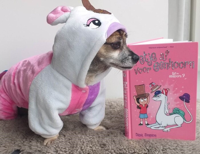 Petje af voor eenhoorn- Dana Simpson :: Annelies leest