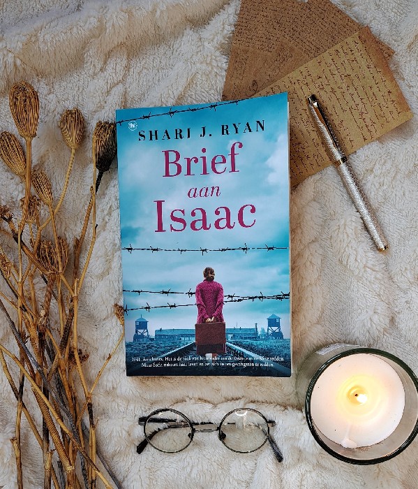 Shari J. Ryan :: Annelies leest