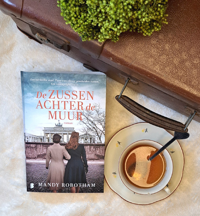 Mandy Robotham :: Annelies leest