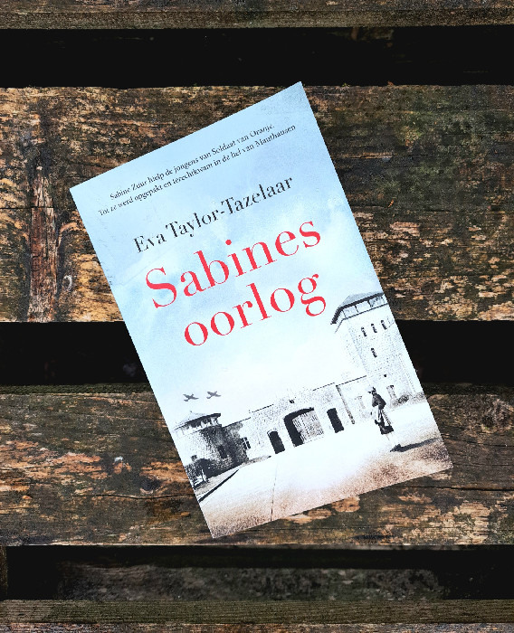 Eva Taylor- Tazelaar :: Annelies leest