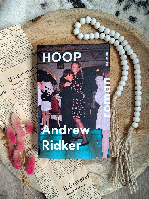 Andrew Ridker :: Annelies leest